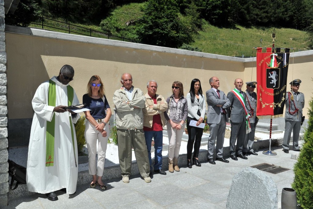 COMMÉMORATIONS: Au cimetière de Bionaz, une cérémonie émouvante pour ...