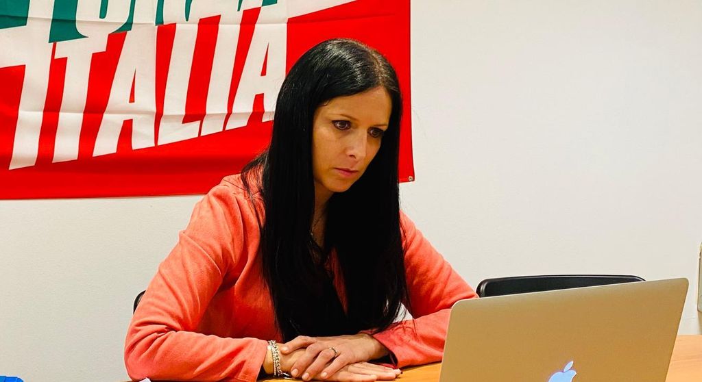 Emily Rini riporta Forza Italia nelle piazze tra la gente ...