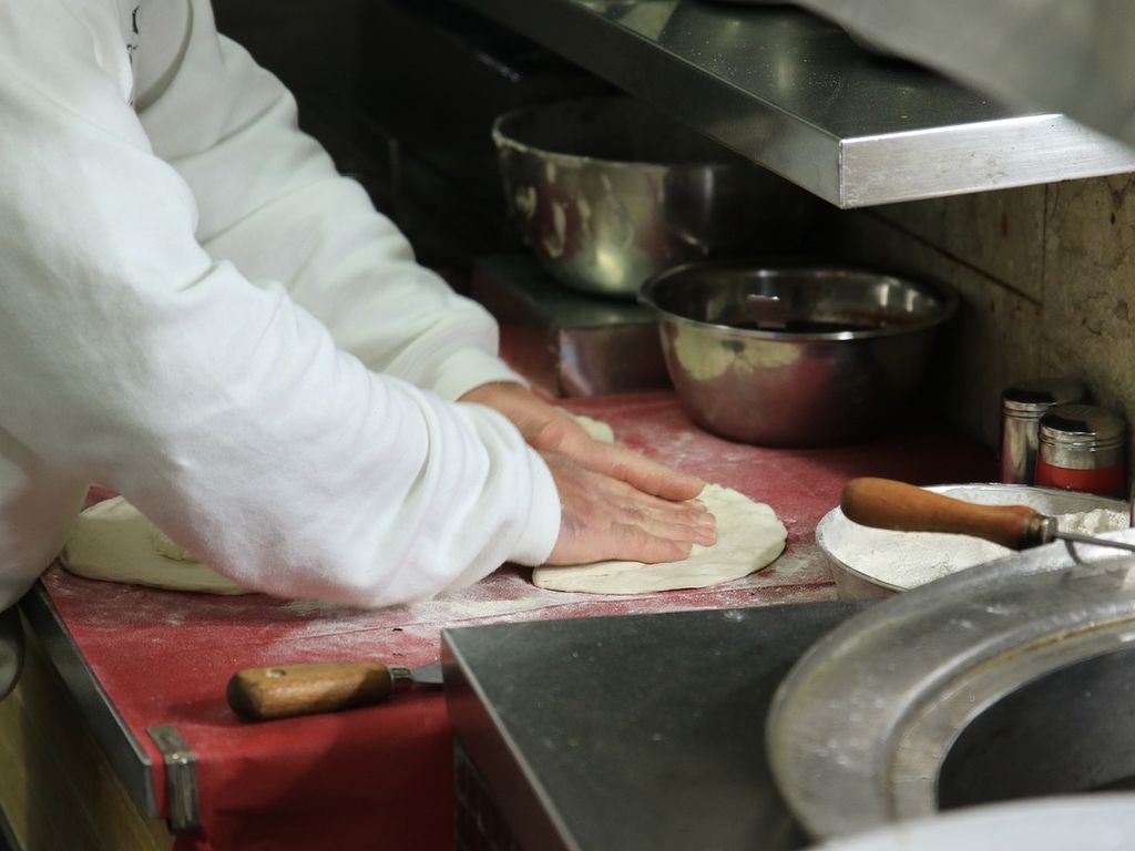 Come si fa la vera pizza napoletana? Tutti i segreti della preparazione - Valledaostaglocal.it